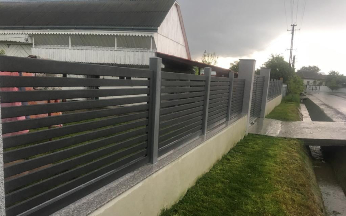 Tipuri de garduri: Care este opțiunea potrivită pentru curtea ta ...